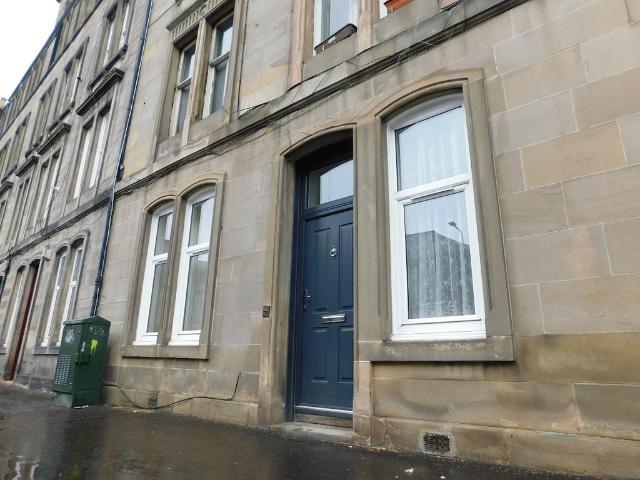 47, Dalmeny Street, Edinburgh, EH6 8PQ 3 bed flat to rent £1,800 pcm £415 pw
