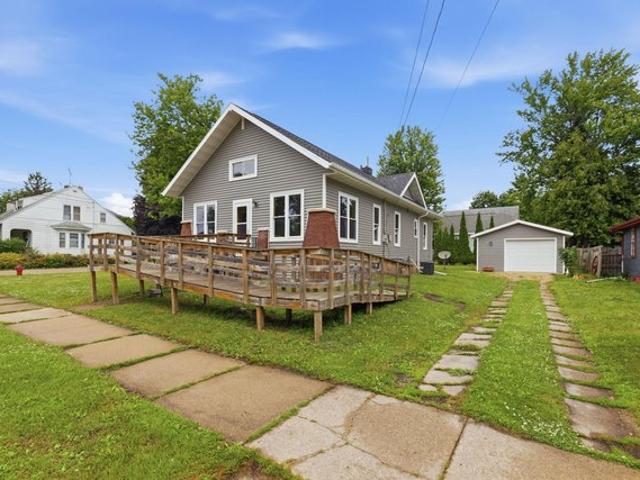 47 E 14th St, Clintonville, WI 54929