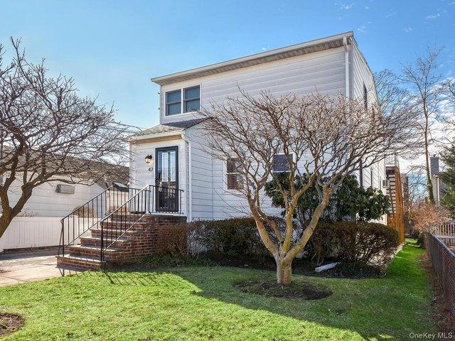 47 Edgewood Rd, Port Washington, NY 11050