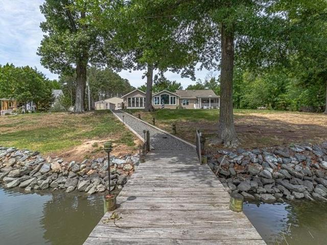 47 Edgewater Dr, Heathsville, VA 22473