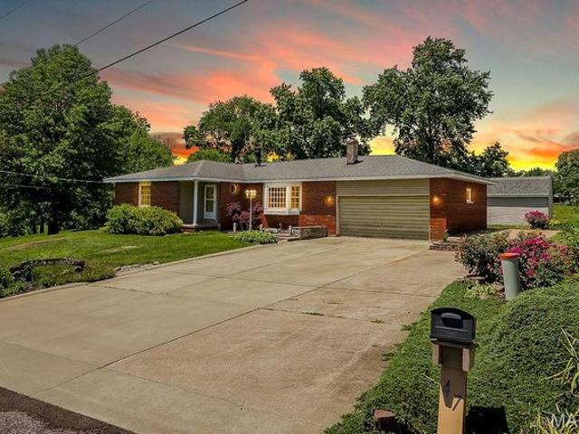 47 Eva Ave, Cottage Hills, IL 62018