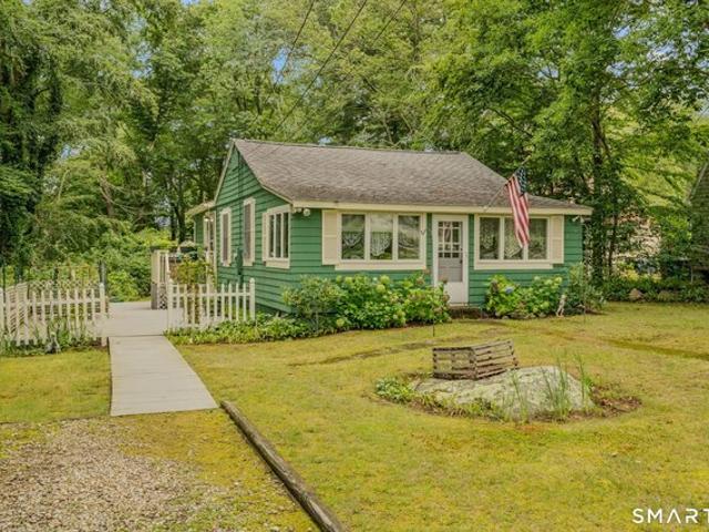 47 Goshen Rd, Waterford, CT 06385