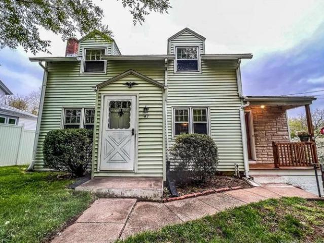 47 Grove St, Portland, CT 06480