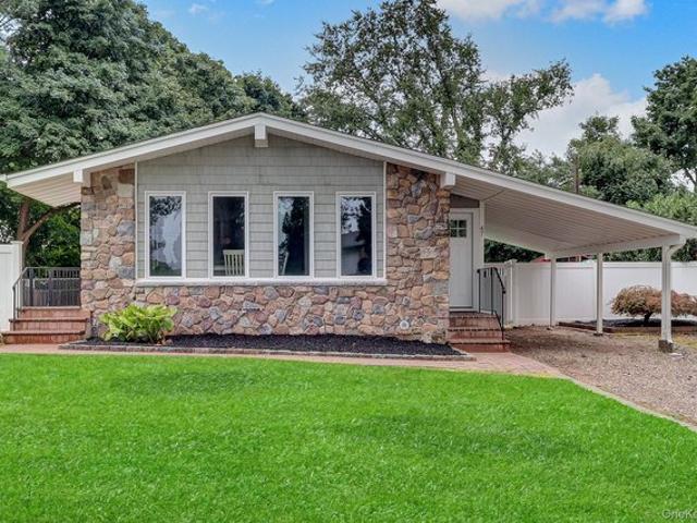 47 Hayrick Ln, Commack, NY 11725