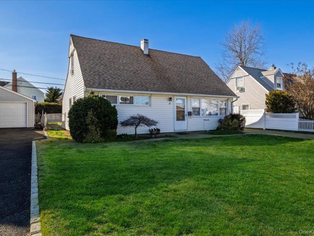 47 Hewlett Point Avenue