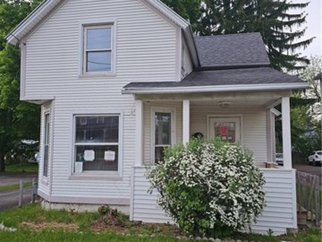 47 High St, Brockport, NY 14420