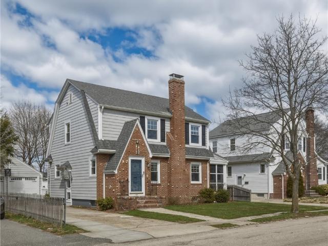 47 Knollwood Ave, Cranston, RI 02910 | MLS #1409 | Compass