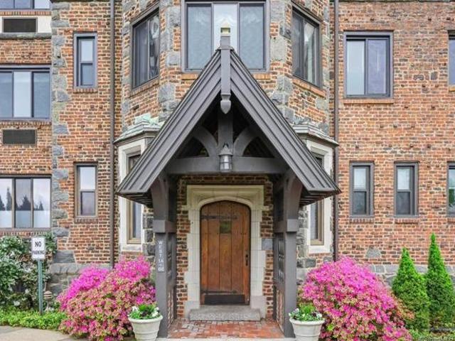 47 Lafayette Pl #5A, Greenwich, CT 06830