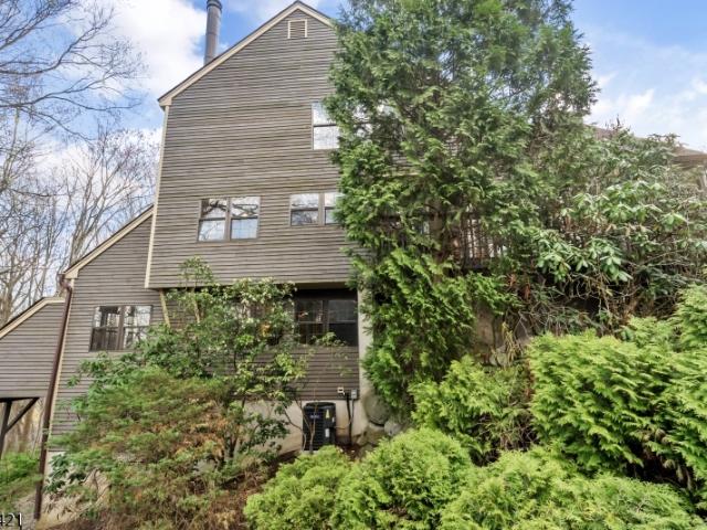 47 Manchester Ln # A