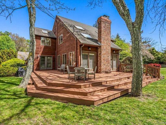 47 Main St, East Setauket, NY 11733