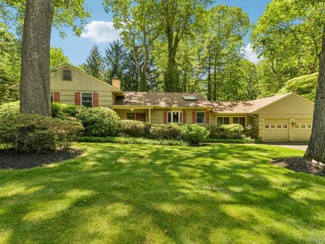 47 Mayfair Dr, Huntington, NY 11743