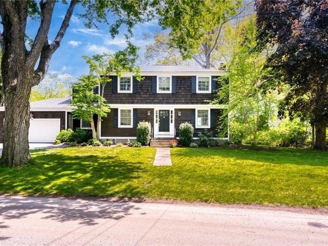 47 Meadowbrook Dr, Barrington, RI 02806