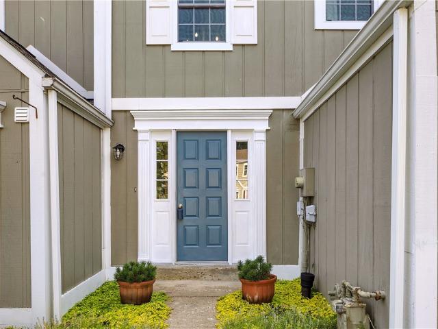 47 New London Ln