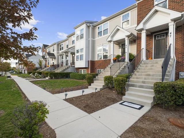 47 Nicholas Dr E, Des Plaines, IL 60016