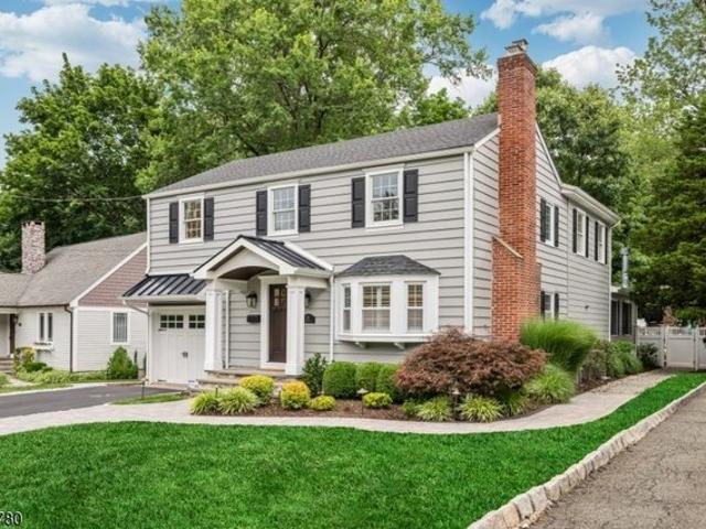 47 Oak Ln, Essex Fells, NJ 07021