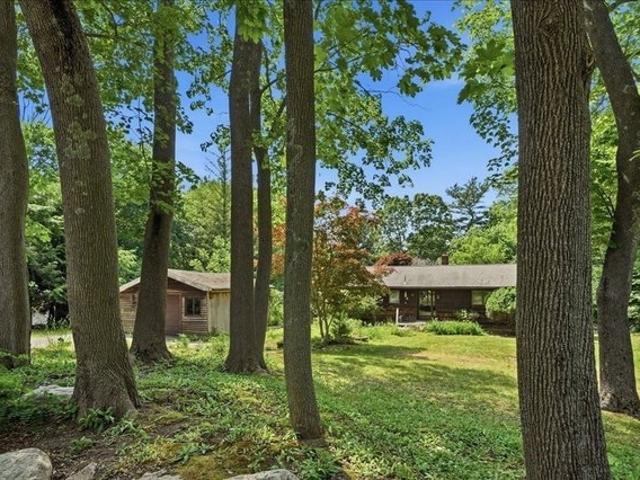 47 Old Oaken Bucket Rd, Norwell, MA 02061