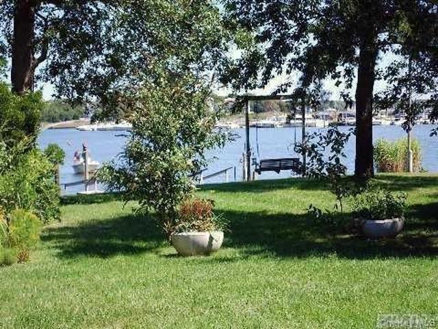 47 Old Neck Rd S, Center Moriches, NY 11934