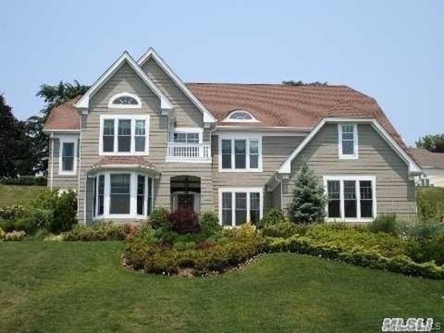47 Pembroke Dr, Glen Cove, NY 11542