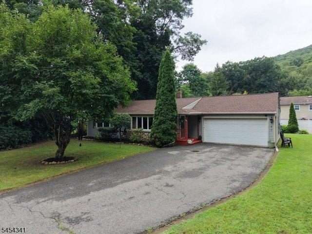 47 Pequot Trl, Jefferson Township, NJ 07438