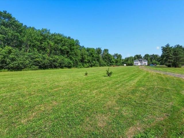 47 Phelps Ln, South Hero, VT 05486