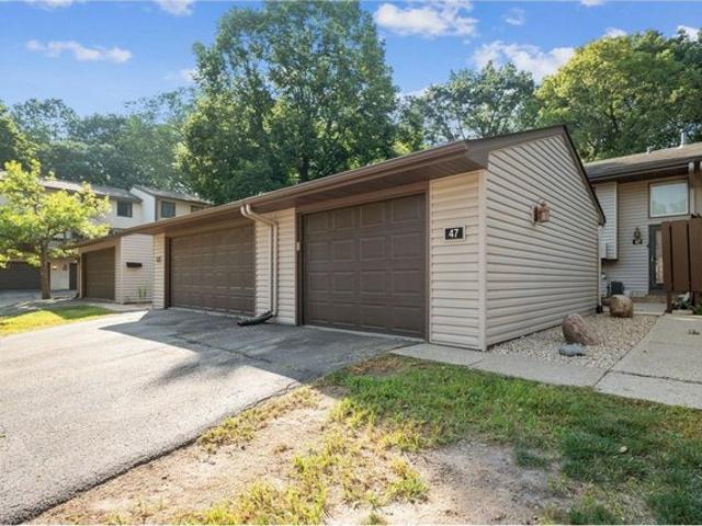 47 River Woods Ln, Burnsville, MN 55337