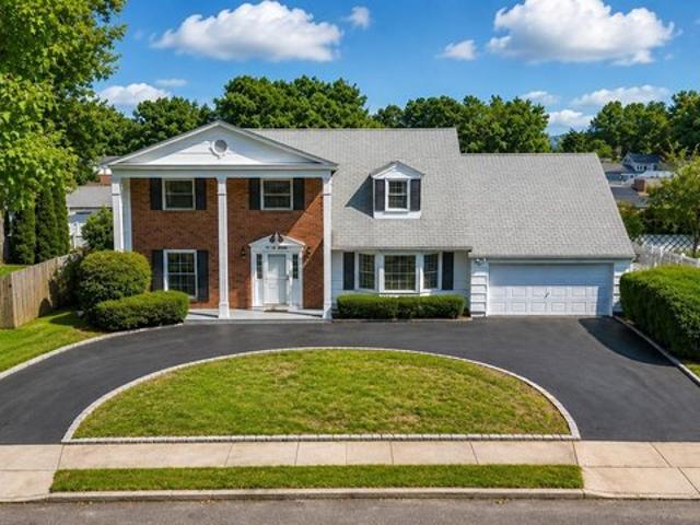 47 Rodney St, Port Jefferson Station, NY 11776