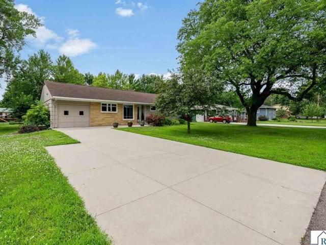47 Skyline Dr, Mankato, MN 56001