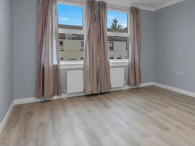 47 Stenhouse Crescent, City of Edinburgh, EH11 3JG, United Kingdom | 2 bed apartment for rent #139269451 | Rentberry