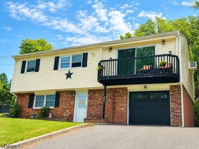 47 Summit Rd, Hamburg, NJ 07419