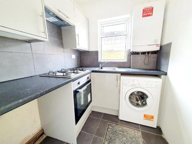 47A Ashfield Road, Manor House 2 bed flat to rent £1,950 pcm £450 pw