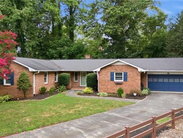 4404 Eagles Nest Dr, Winston Salem, NC 27127