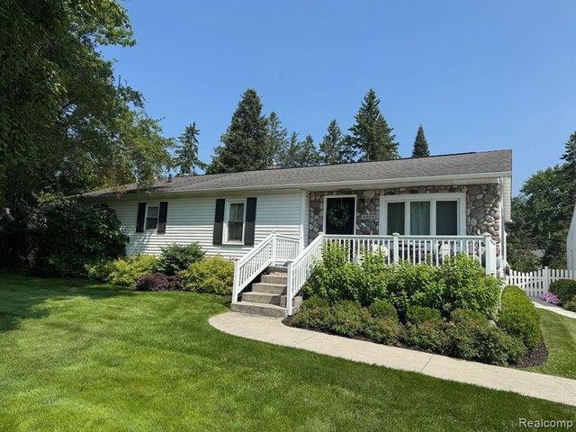 4404 Pinedale Ave, Independence, MI 48346