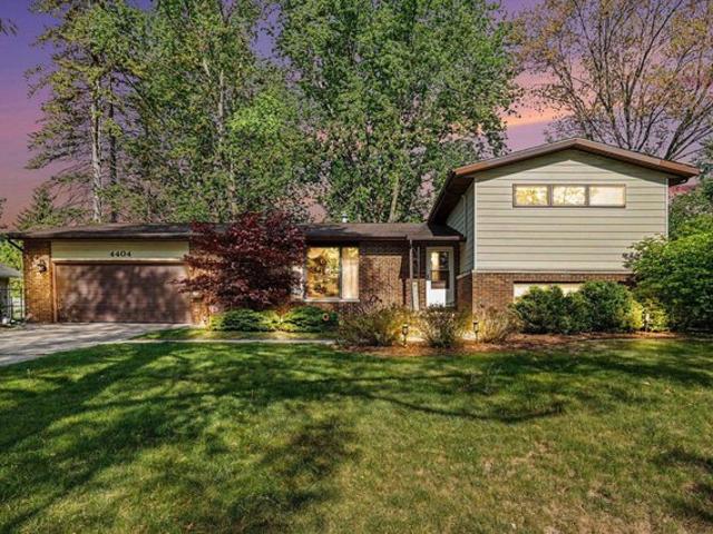 4404 Robinhood Terrace Dr, Midland, MI 48642