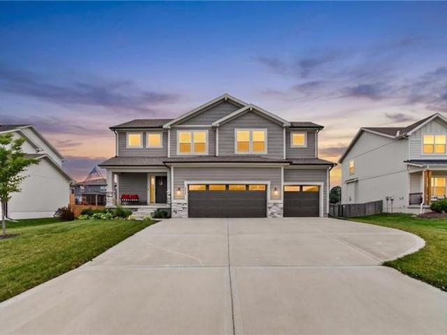 4404 SW Grindstone Cir, Lee's Summit, MO 64082