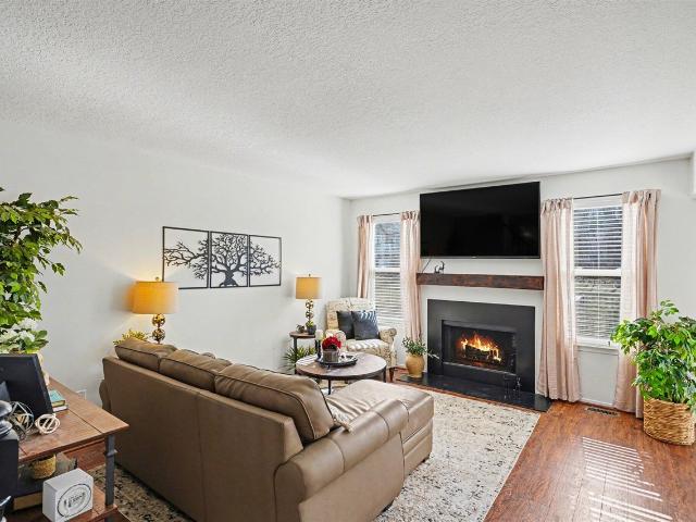 4404 Willow View Court