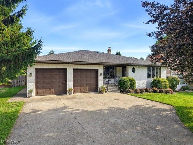 4405 Chestnut Rd, Independence, OH 44131