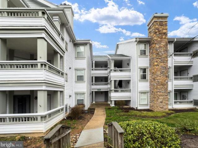 4405 Sedgehurst Dr #105, Fairfax, VA 22033