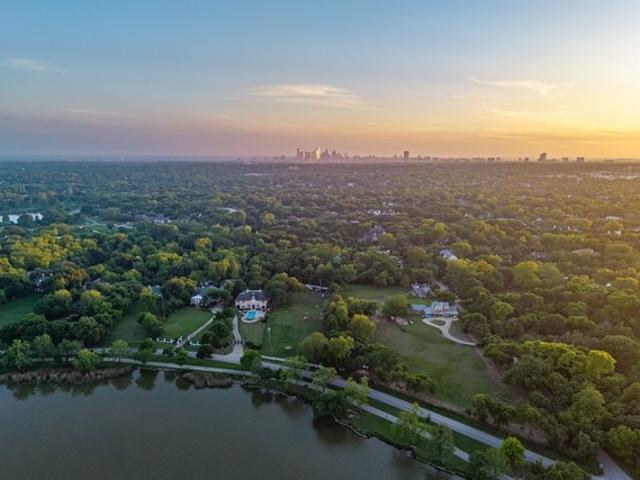 4405 W Lawther Dr, Dallas, TX 75214