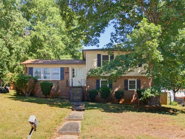 4406 Beckford Dr, Greensboro, NC 27407
