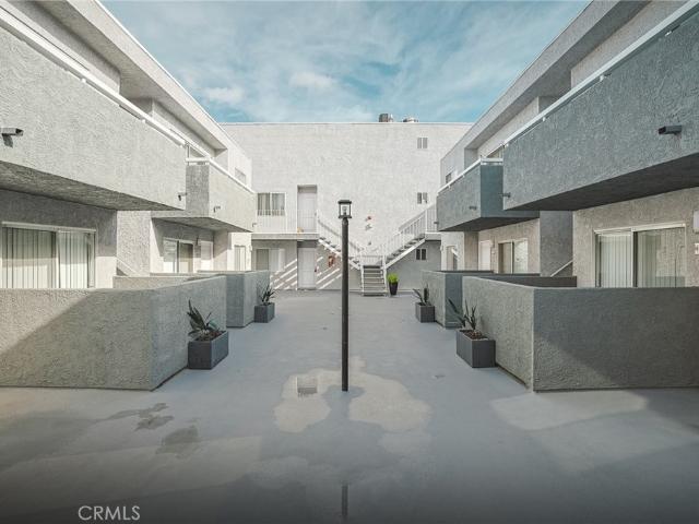 4406 Cahuenga Boulevard 109