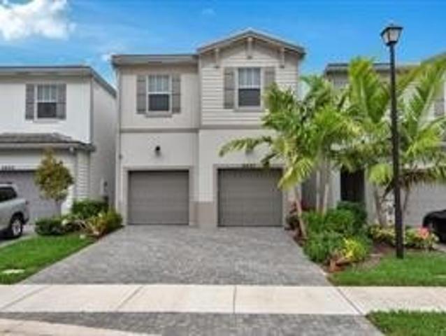 4407 NW 48th Ter, Tamarac, FL 33319