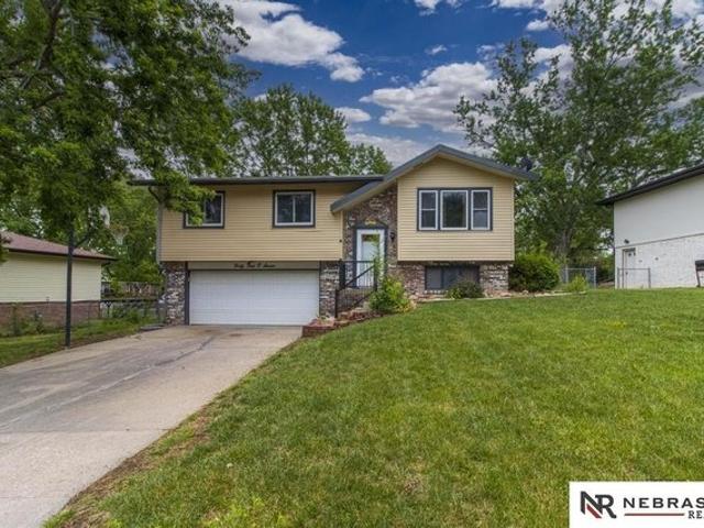 4407 Hallcliffe Rd, Lincoln, NE 68516
