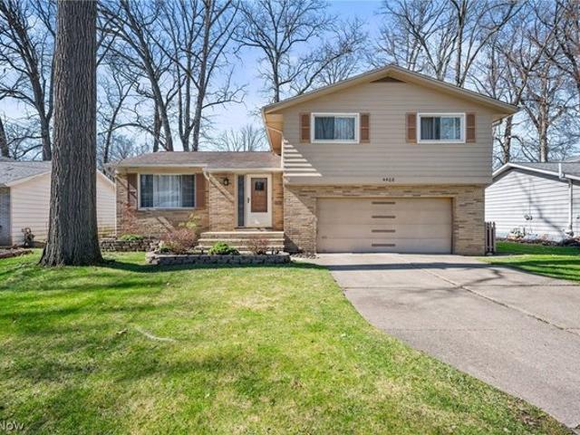 4408 Brendan Ln, North Olmsted, OH 44070