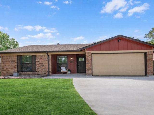 4408 Tiptop St, Haltom City, TX 76117