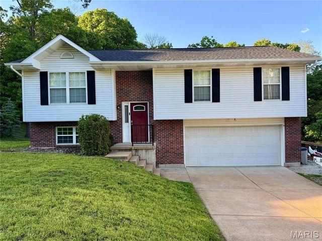 4409 Mockingbird Ln, Hillsboro, MO 63050