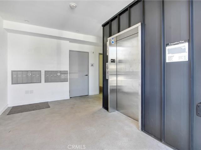 4409 Saugus Ave, Unit 104, Sherman Oaks, CA 91403 | MLS #SR26079 | Compass
