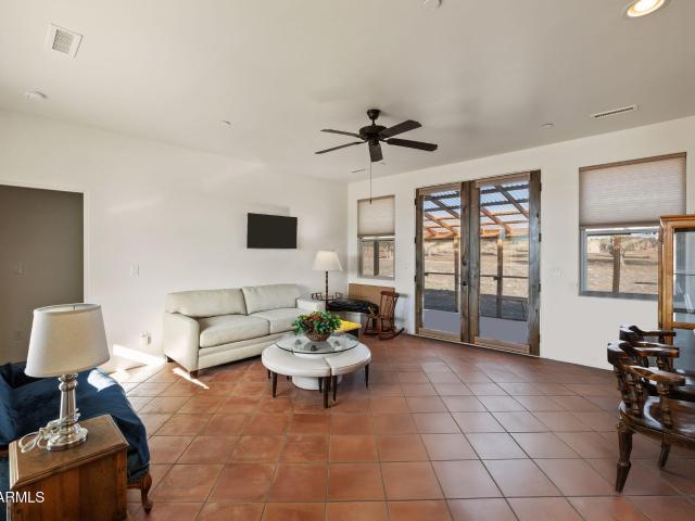 4400 w carriage lane