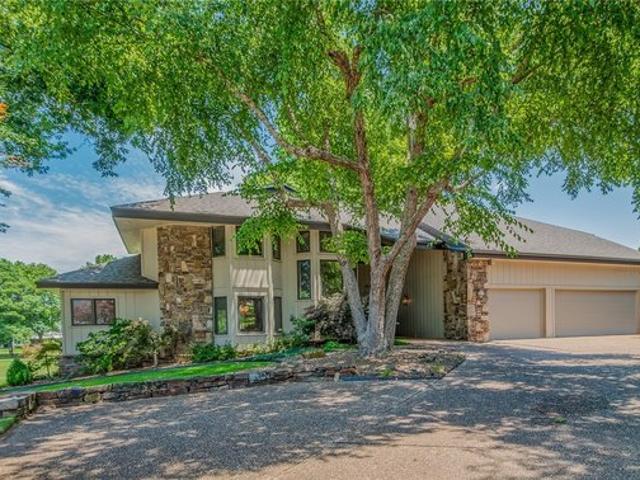 4401 Bogey Dr, Springdale, AR 72764