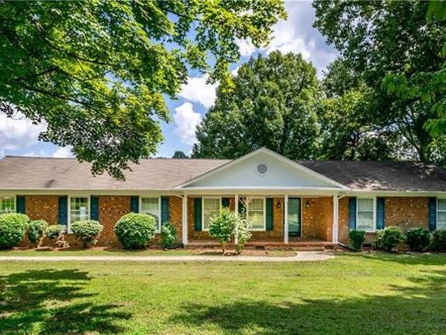 4401 Brookhaven Dr, Greensboro, NC 27406