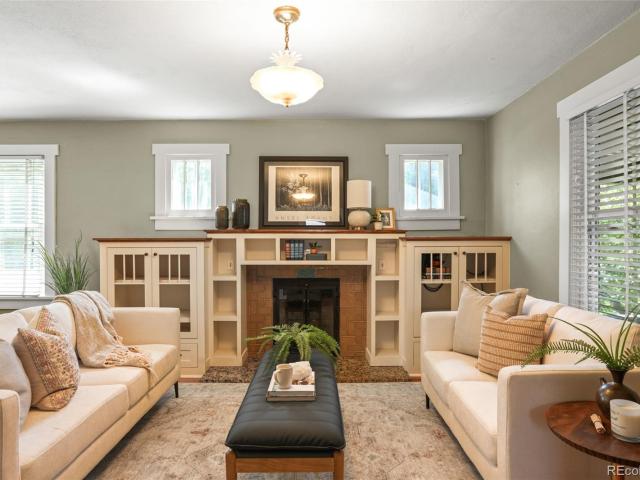 4401 W Hayward Place